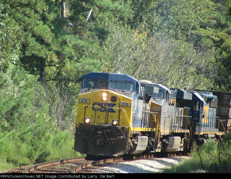 CSX 418 Pulling up the hill from Manchester